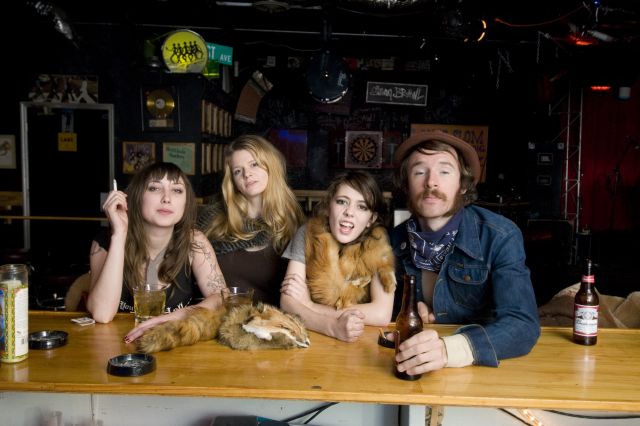 Those Darlins Release “Red Light Love” Video / Plan Yet Another Tour ...